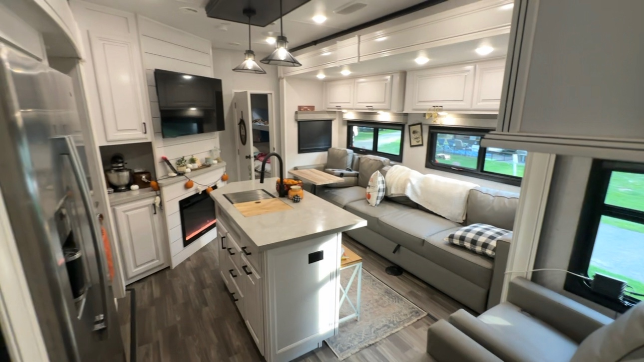 RV Tours — Cassie and Joshua Bailey Highland Ridge Open Range Fifth ...